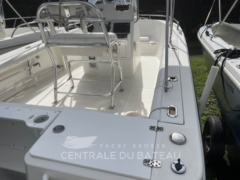 EDGE WATER 205 CC - Bateau à moteur d'occasion